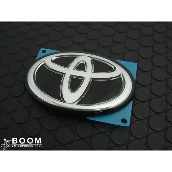 TOYOTA純正パーツGR/GRスポーツ トヨタマーク エンブレム補修用、他車への流用や加工用などに。 品番:90975-02138サイズ(約):横110mm x 縦75mm【※備考】適合確認・流用情報・取付方法に関してのサポートは行ってお...