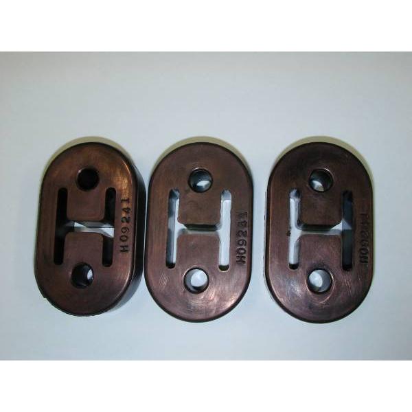 マフラーの垂れ・揺れ対策！■メーカー：　Boot Spot (ブートスポット)■商 品 名：　強化マフラーハンガー（吊りゴム） 9Φ２つ穴 (３個セット)■サイズ：　穴径：　９Φ　穴ピッチ：４０mm■適　合：　ホンダ、マツダ、ダイハツ車の２...