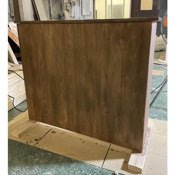 温もりのある天然木にオシャレな塗装を施しました。お店のカフェカウンターやレジカンター、受付カウンターとしてご利用ください。カウンター内側は未塗装です。◆商品SIZE◆幅90cm×高さ85cm×奥行き35cmオーダーサイズでのご注文も承ってお...