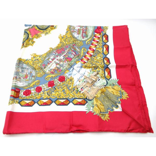 ★仏英同盟が描かれたエルメスのカレ90です★ブランド名：エルメス商品名：カレ90 loic dubigeon L'ENTENTE CORDIALE 仏英同盟 スカーフカラー：レッド系マルチカラー素材：タグ無しのため不明ですが、おそらくシルク...