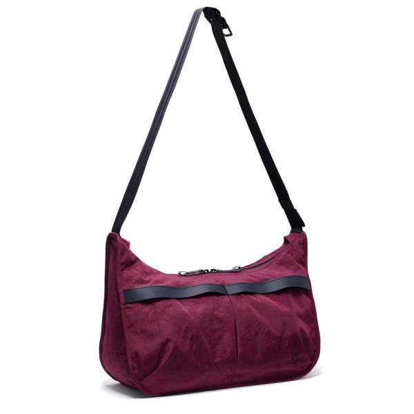 ラウンドシェイプデザインの馴染みやすさと、クイックリリースバックルやクイックアクセスポケットなどの機能性を併せ持ったショルダーバッグがヨヨギ14Lメッセンジャー。“ヨヨギ”は、大都会でくつろぎを求める人々の憩いの場・東京の代々木公園から名付...