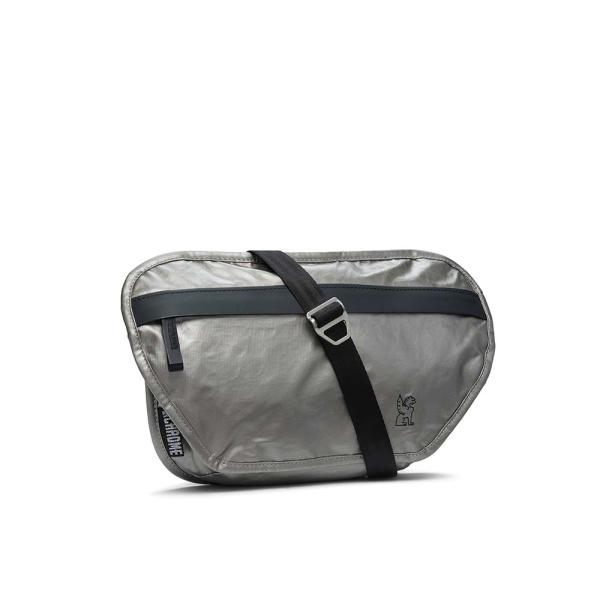 SODO 3L SLING （ソード ー3L スリング）超薄型の2レイヤーデザインが特徴的なソードー3Lスリング。コンパクトかつスリムなフォルムでありながら、必需品やペットボトルなども無理なく収納できる、考え抜かれたデザインに驚きを感じるで...