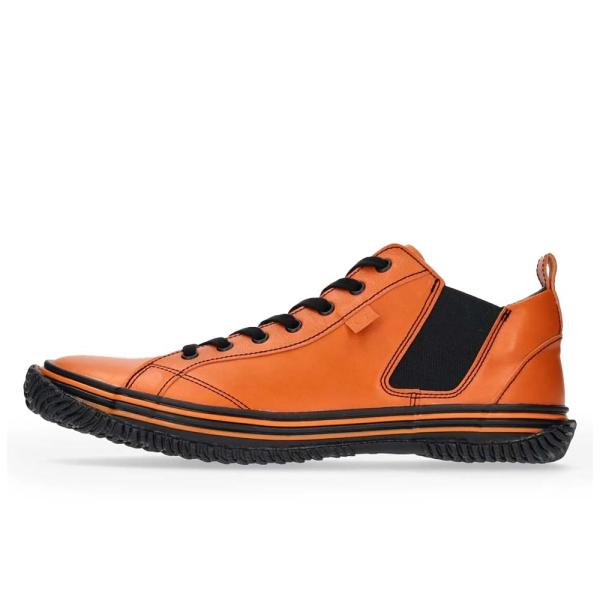 SP-442はカンガルーレザーとサイドゴアを使用したミドルカットの定番モデル。カンガルーレザーは柔らかさ・高い強度・軽さを兼ね備えており、その特徴から野球やサッカーのスパイクとしても使用されている人気素材です。柔らかいカンガルーレザーと伸縮...