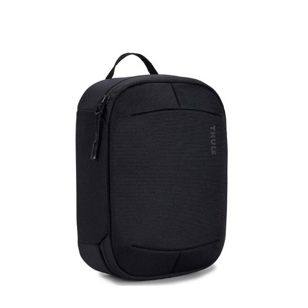 Thule Subterra 2パワーシャトルは、充電器、コード、小型電子機器、ペンなどの収納を考慮しています