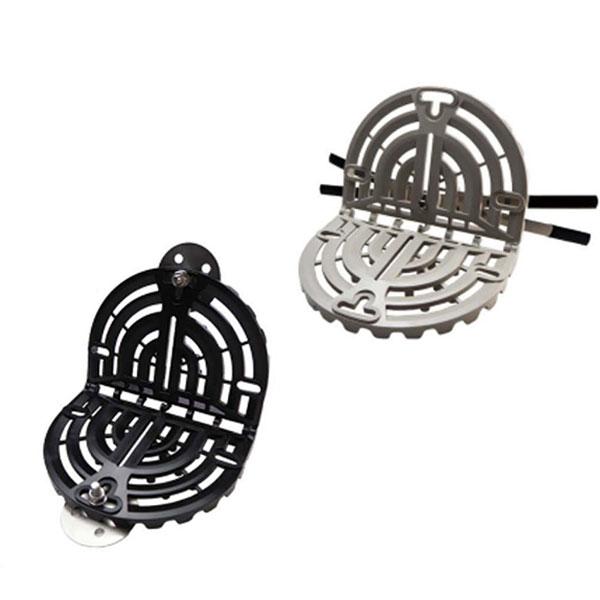 風で飛ばないストレーナー、楽ストレーナー ヨコ用 PV-3 ハズレヘンのページです。『ピン止め』『板バネ』の2WAY仕様で、現場に合わせて取付方法を選ぶことができます。ピン止めはしっかりと固定させたピンに、ストレーナーを通し、ナットで締める...