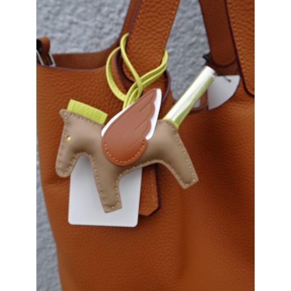 ナカボーサンエス（FAVEUR）（正規販売店取扱商品）●　品番　4244-9201●　素材　牛革●　大きさ（横幅）全体9cm　　　　　（高さ）全体8cm●　カラー　ベージュ（53）マゼンダピンク（77）イエロー（32）画面上と実物では多少色...