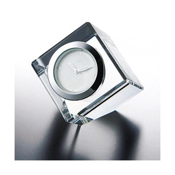 透明感あふれるエグゼクティブな輝き、気品に満ちたスタイリッシュなフォルムはギフトに最適です。ガラスの中でも透明感が高く、硬度が高いためキズがつきにくい光学ガラスを使用しています。キラッと輝く気の利いたパーソナルギフトにピッタリ。無駄を省いた...