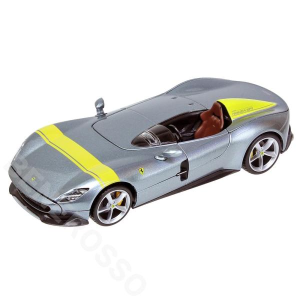 モデルカーとトイカーの中間的な「ブラーゴ」製のモデルカー。■スペック対象年齢：6歳以上メーカー：BBURAGO(ブラーゴ)/ダイキャスト製スケール：1/24ボディカラー：レッド透明ケース：なし可動パーツ：ドア台座：なし/簡易紙台座外箱：ウイ...