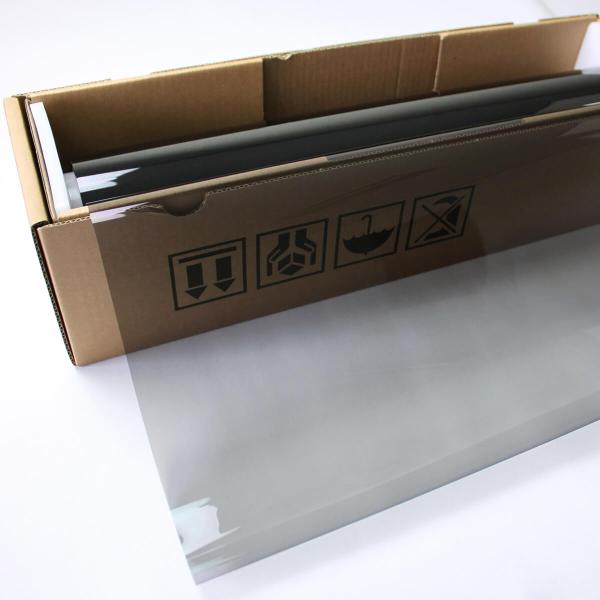 プロ業者様に使っていただく最適なスモークフィルムです。赤み青みを抑えた自然な黒系濃色スモーク色褪色耐久性優れるフィルム原材料の状態から染色を行った原着フィルム剥離性の良い（糊残りの少ない）施工性を高めた厚めの接着剤20μm厚み25μｍ機械切...