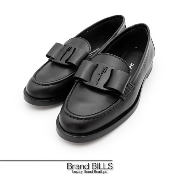 【ブランド名】Salvatore Ferragamo【商品名】ヴァラ ローファー VIVALDO【参考ランク】NSランク【参考定価】ー【サイズ】日本サイズ：23.0cm横幅：約8.5cm底長さ：約25cmヒール高さ：約1.5cm表記サイズ：...