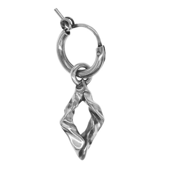 ■商品情報[商品名]GIGOR ジゴロウ ダイラ ピアス シルバー系【中古】[カラー]シルバー系[サイズ]約2.32cm x 1.13cmx 厚み約cm[付属品]なし[状態・コンディション]ランク B 中古品-可弊社基準より全体的に中古品と...