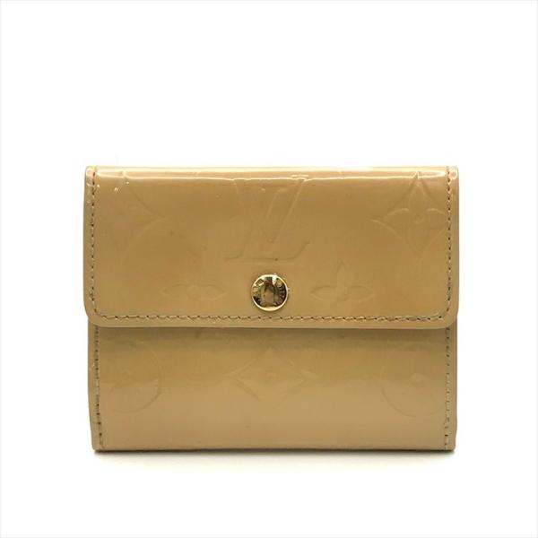 ご覧頂きありがとうございます☆彡【ブランド】LOUIS VUITTON【カラー】ベージュ【素材】レザー【サイズ】W約10×H約8×D約1(若干の誤差はご了承下さい。）【付属品】【状態ランク】ABルイヴィトンの三つ折り財布になります☆コンパク...