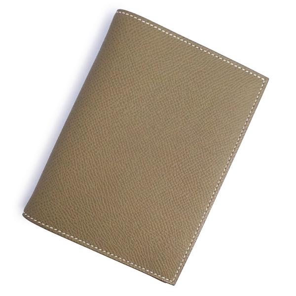 ■商品説明■【問い合わせ番号】200027022019【ブランド】HERMES【参考定価】70,400円【素材】 ヴォーエプソン【カラー】Etoupe(エトゥープ／エトープ) ／ シルバー金具【サイズ(cm)】約W9.5cmxH13.2cm...