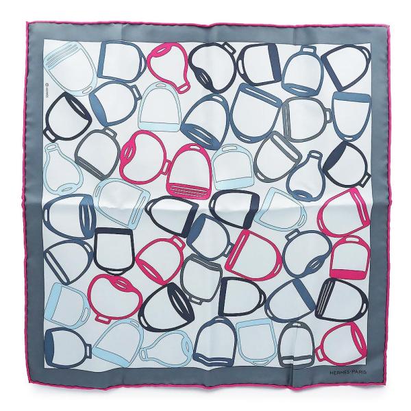 ■商品説明■【問い合わせ番号】200102672049【ブランド】HERMES【参考定価】35,200円【素材】 シルク100％【カラー】Gris Moyen(グリモワイヤン)×Anthracite(アントラシット)×Fuchsia(フュー...