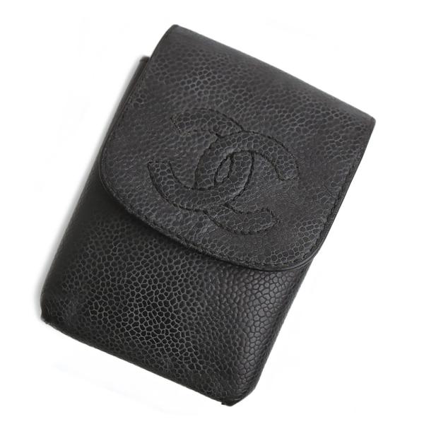 ■商品説明■【問い合わせ番号】200102733103【ブランド】CHANEL【素材】 キャビアスキン【カラー】ブラック ／ ゴールド金具【サイズ(cm)】約W7.5cmxH10.5cmxD2cm 【重量】約37g【生産国】イタリア【型番】...