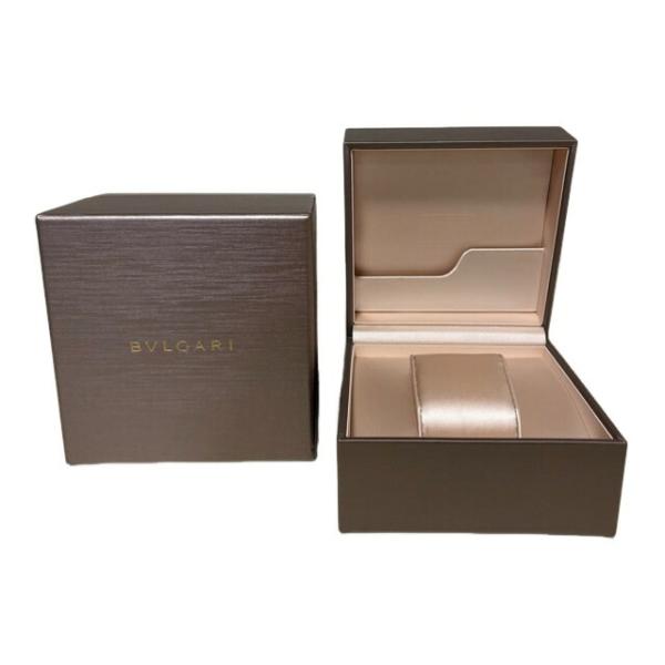 ブランド：ブルガリ商品名：時計用（ブレスレット用）BOX・ケース  付属品： なし  サイズ：外箱約15×15×10.5ｃｍ   程度： A（中古きれいめ）  コメント・・・ ブルガリの時計（ブレスレットなどの）ケース、冊子類のセットです。...
