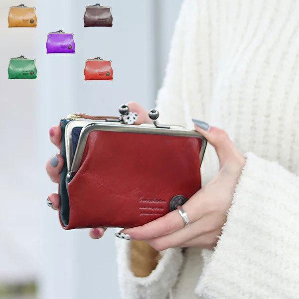 ■素材：イタリアンレザー(牛革)■サイズ：(約)縦9.5cm×横13.0cm×厚み3.5cm■カラ−：5色展開(キャメル,パープル,グリーン,チョコレート,レッド)■仕様：開閉ホック,札入れ×2,外面がま口×1,ファスナーポケット×1,カー...