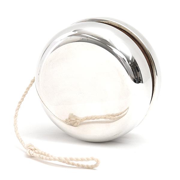 美品 箱あり おもちゃ スターリングシルバー 玩具□ ティファニーより「SV925 ヨーヨー」のご紹介です。◇ シルバー素材（SV925）のホビー ヨーヨーです。◇ シンプルなデザインにさりげなくブランド名がデザインされているお洒落な逸品で...