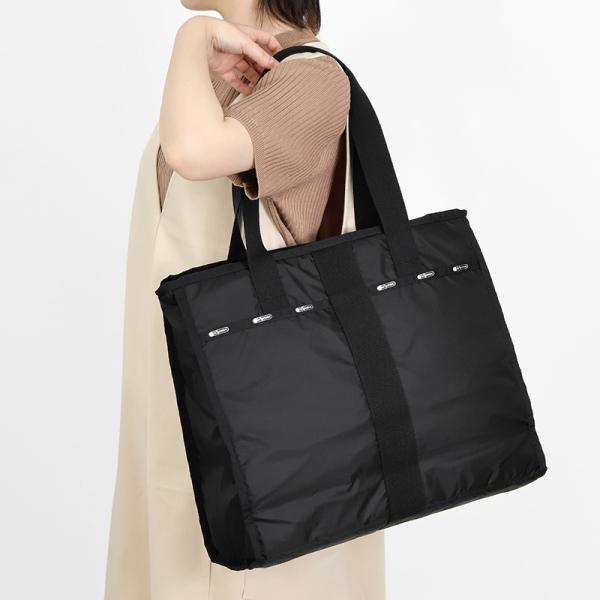 ■商品情報ブランド： LeSportsac / レスポートサック品番　： 1121 C363 / TRUE BLACK Cサイズ： 約 H35×W42×D15 cm重さ　： 約 400 g持ち手長さ： 約 55 cm持ち手高さ： 約 19 ...