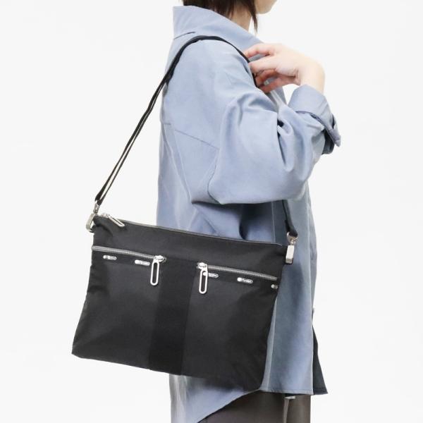 ■商品情報ブランド： LeSportsac / レスポートサック品番　： 2772 C363 / TRUE BLACK Cサイズ： 約 H24×W31×D2 cm重さ　： 約 190 gショルダー長さ： 約 75〜135 cm仕様　： 外側...