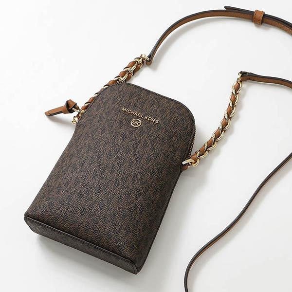 ■商品情報ブランド： MICHAEL KORS / マイケルコース品番　： 32T0GT9C1B 252サイズ： 約 H18×W12×D4.5 cm重さ　： 約 250 gショルダー長さ： 約 119〜138 cm仕様　： カード入れ×4、...