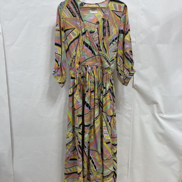 メーカー：ローズバッド / ROSE BUD形状：ワンピース / ロングスカートサイズ：表記サイズ：表記無し肩幅：41.5 cm、袖丈：42.5 cm、身幅：45.5 cm、総丈：115 cm、裄丈：63 cmカラー：マルチカラー / マル...