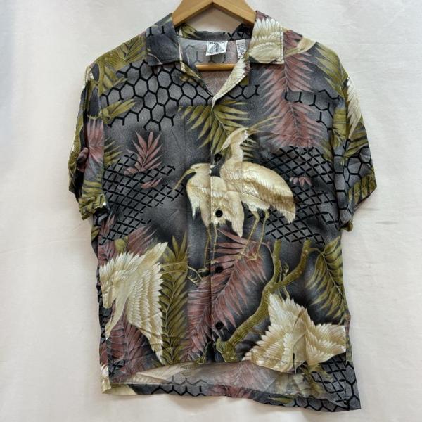 メーカー：古着 / USED形状：シャツ、ブラウス / 半袖サイズ：表記サイズ：M肩幅：46 cm、袖丈：18 cm、着丈：62 cm、身幅：53 cmカラー：柄 / パターン：素材：画像参照商品状態：着用感がありますが、汚れやダメージが比...