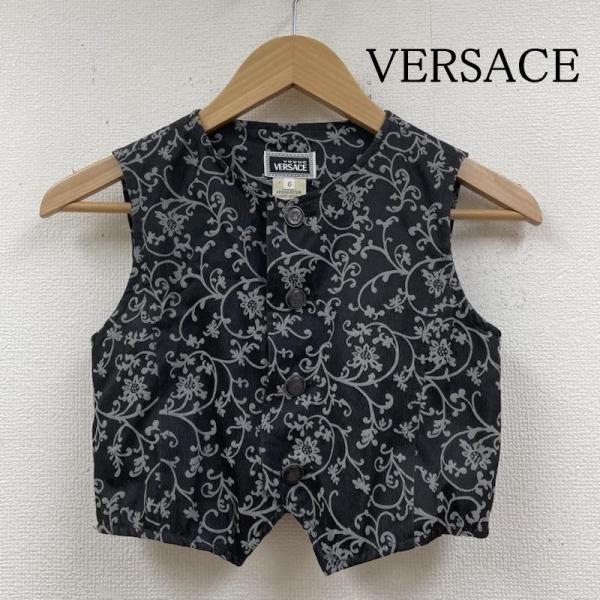 メーカー：ヴェルサーチ / VERSACE形状：ベスト / ベストサイズ：表記サイズ：6身幅：33 cm、総丈：32 cmカラー：黒 / ブラック柄 / パターン：総柄素材：アセテート、ポリエステル、その他商品状態：着用感がありますが、汚れ...