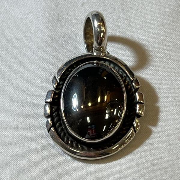 メーカー：古着 / USED形状：アクセサリー / ネックレス、ペンダントサイズ：表記サイズ：-縦：3 cm、横：2.5 cmカラー：柄 / パターン：素材：商品状態：着用感がありますが、汚れやダメージが比較的少ないお品物です。※程度・状態...