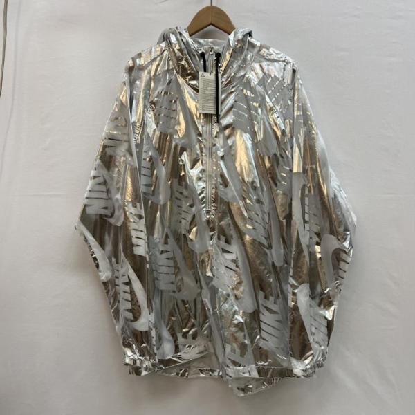 メーカー：ナイキ / NIKE形状：ジャケット、上着 / ジャンパー、ブルゾンサイズ：表記サイズ：M着丈：82 cm、身幅：62 cm、裄丈：95 cmカラー：銀 / シルバー柄 / パターン：素材：画像参照商品状態：未使用に近い状態で使用...