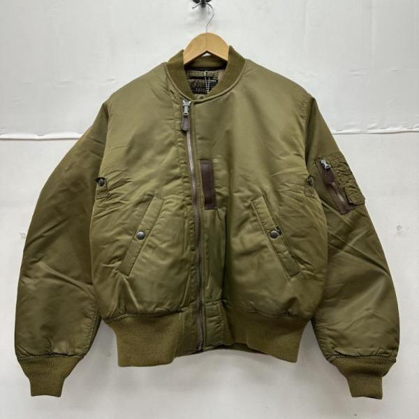 メーカー：古着 / USED形状：ジャケット、上着 / ジャンパー、ブルゾンサイズ：表記サイズ：40肩幅：48 cm、袖丈：68 cm、着丈：61 cm、身幅：63 cmカラー：カーキ / カーキ柄 / パターン：素材：商品状態：着用感があ...
