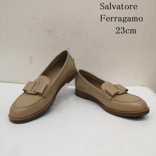 メーカー：サルヴァトーレフェラガモ / Salvatore Ferragamo形状：ローファー / ローファーサイズ：表記サイズ：23.0cmカラー：ベージュ / ベージュ柄 / パターン：素材：商品状態：着用感がありますが、汚れやダメージ...