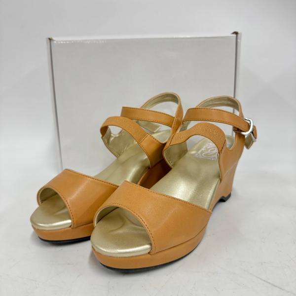 ■ 商品説明文美人ぐせサンダル スリムスタイルは、履くことで日常の立ち姿や歩き方を意識しやすくするレディース向け室内用サンダルです。家事やデスクワークなど、室内で過ごす時間に取り入れやすく、無理なく習慣化しやすいのが特長です。足裏に沿いやす...