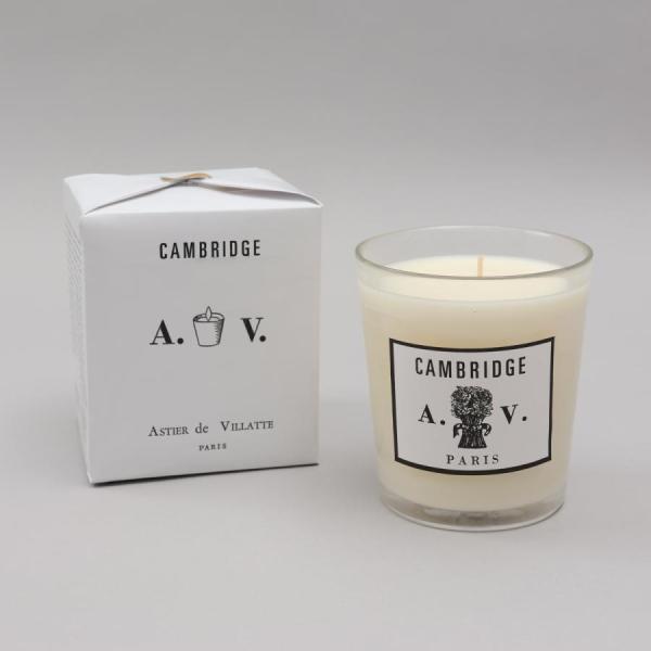 アスティエドヴィラットのCAMBRIDGE（ケンブリッジ）キャンドルは知的で落ち着いた雰囲気をイメージした香りが特徴のフレグランスキャンドルです。灯した瞬間から空間にやさしく広がる香りが日常の喧騒を忘れさせ静かで心地よい時間へと導いてくれま...