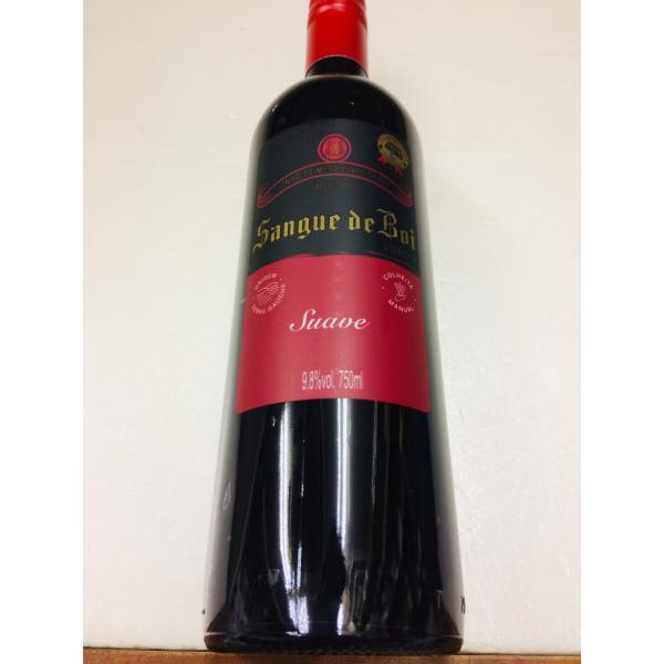 イザベル種、セイベル種、ボルドー種をブレンドした甘口のワインです。シュラスコ料理には欠かせないワインです。