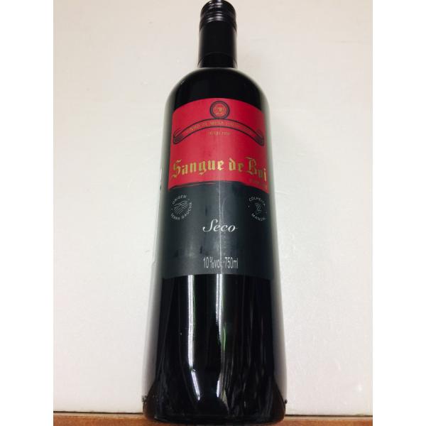 イザベル種、セイベル種、ボルドー種をブレンドした辛口のワインです。シュラスコ料理には欠かせないワインです。