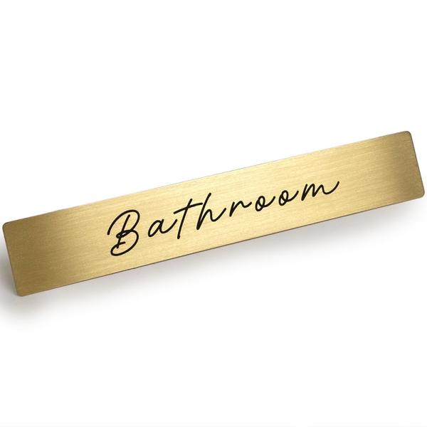 「本物の真鍮を使ったプレート」一般的には樹脂で作られた真鍮風のプレートが多い中、当商品は本物の真鍮を採用することで、本物ならではの質感と味わいを感じていただけます。時と共に、より一層深みが増すことををお楽しみいただけると思います。「サイズに...