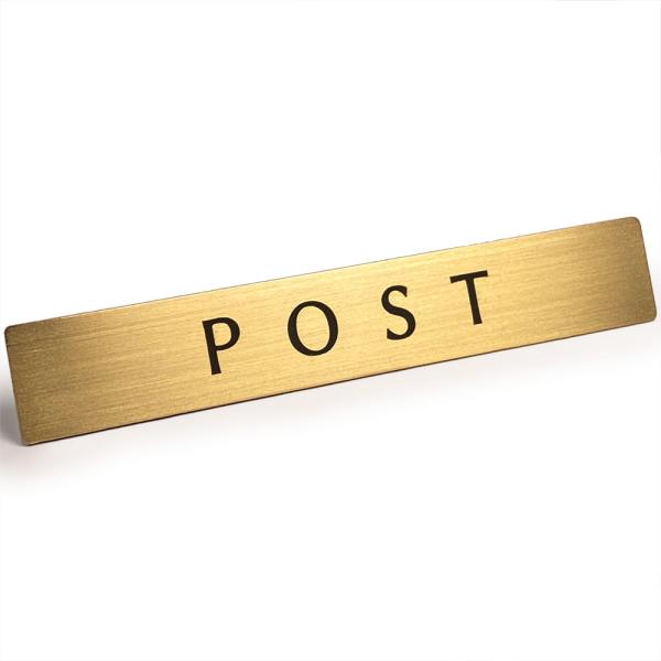 「本物の真鍮を使ったプレート」一般的には樹脂で作られた真鍮風のプレートが多い中、当商品は本物の真鍮を採用することで、本物ならではの質感と味わいを感じていただけます。時と共に、より一層深みが増すことををお楽しみいただけると思います。「サイズに...