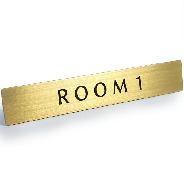 「本物の真鍮を使ったプレート」一般的には樹脂で作られた真鍮風のプレートが多い中、当商品は本物の真鍮を採用することで、本物ならではの質感と味わいを感じていただけます。時と共に、より一層深みが増すことををお楽しみいただけると思います。「サイズに...