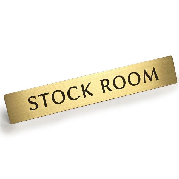 「本物の真鍮を使ったプレート」一般的には樹脂で作られた真鍮風のプレートが多い中、当商品は本物の真鍮を採用することで、本物ならではの質感と味わいを感じていただけます。時と共に、より一層深みが増すことををお楽しみいただけると思います。「サイズに...