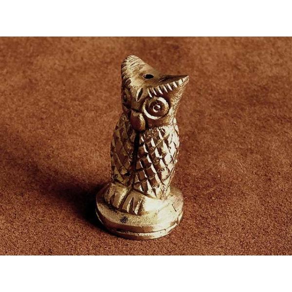 真鍮製のお香立てです。フクロウをモチーフとしております。インテリアとしても重宝してくれます。スティックタイプのお香を、頭のてっぺんの穴に入れるとお香立てになります。※通す穴は1mm程と小さいのでご注意ください。※インポート品の為、傷や黒ずみ...