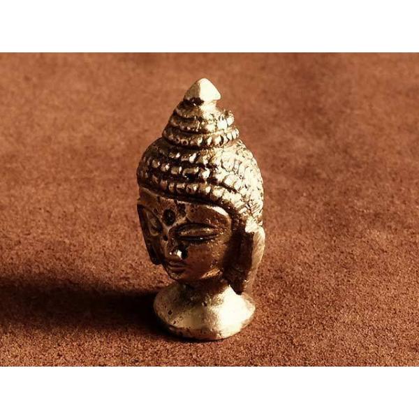 真鍮で出来たオブジェです。仏頭のデザインで素朴な雰囲気となります。※インポート品の為、傷や黒ずみがあります。■サイズ長さ/3.5cm