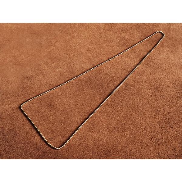 真鍮のボールチェーンで出来たネックレスです。玉の大きさは幅1.8mmとなります。接合部分のコネクターも真鍮となります。長さは45cm、50cm、60cmの3サイズをご用意。■素材ボールチェーン/真鍮コネクター/真鍮■サイズ幅1.8mm長さ4...