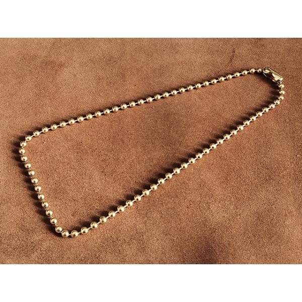 真鍮のボールチェーンで出来たネックレスです。玉の大きさは幅4mmとなります。接合部分のコネクターも真鍮となります。玉幅が4mmと太く、ペンダントによっては、通らない可能性があります。サイズにはご注意ください。長さは45cm、50cm、60c...