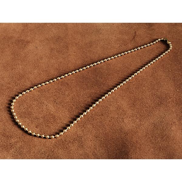 真鍮のボールチェーンで出来たネックレスです。玉の大きさは幅2mmとなります。接合部分のコネクターも真鍮となります。長さは45cm、50cm、60cmの3サイズをご用意。■素材ボールチェーン/真鍮コネクター/真鍮■サイズ幅2mm長さ45cm、...