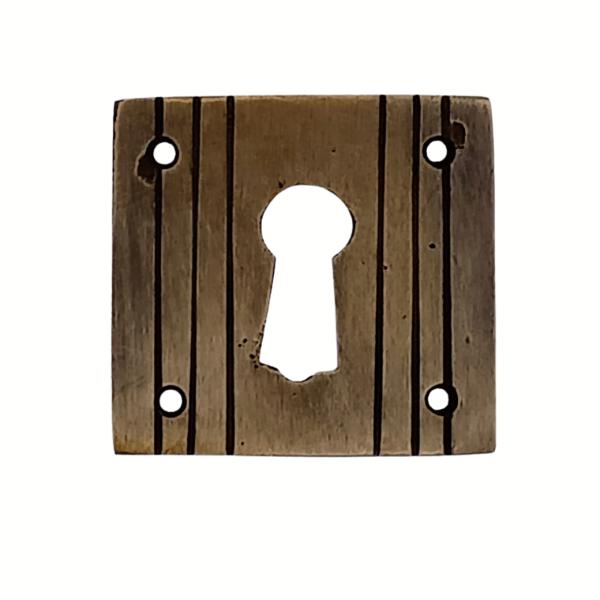 キーホール R002サイズ： 幅34ｘ高36ｍｍ材質真鍮カラーアンティークゴールド(color:antique)付属品ふすま釘（鉄製、黒色）　長さ16ｍｍ商品の特徴オイルステイン塗装です。着色には炭、植物オイルを使用しています。炭の含有量に...