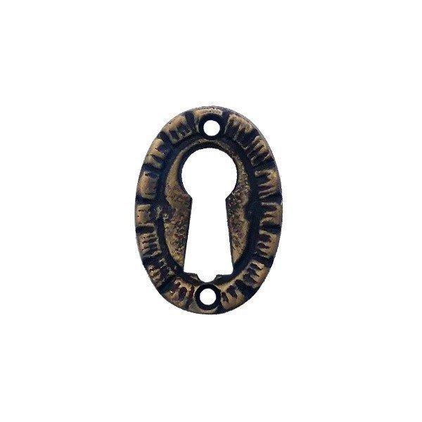 キーホール R056サイズ： 幅18ｘ高25ｍｍ材質真鍮カラーアンティークゴールド(color:antique)付属品ふすま釘（鉄製、黒色）　長さ16ｍｍ商品の特徴オイルステイン塗装です。着色には炭、植物オイルを使用しています。炭の含有量に...