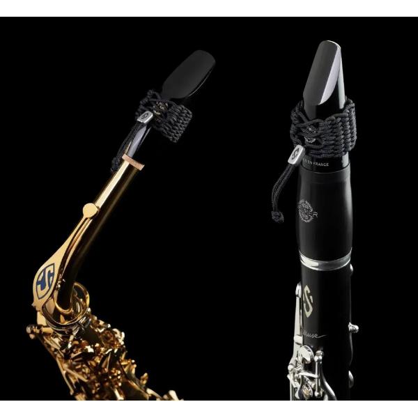 セルマー・パリの音響研究と革新の伝統にもとづき設計されたFibra リガチャーは、リードの自然な振動を促し、均質な音色と、これまでにない新たな吹奏感を実現します。そのコンセプトは、リードとの接触面を極限まで抑えることで純粋な振動を引き出す、...