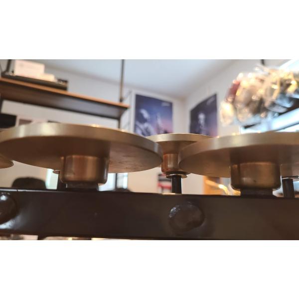 主にジルジャンクロテイル（アンティークシンバル）に適応する、交換用のフェルトダンパーです。単純な交換部品ということだけではなく、こちらに入れ替えることで特に高音域での倍音を開放する効果が高まり、音響的な向上も狙えるアイテムとなっております。...