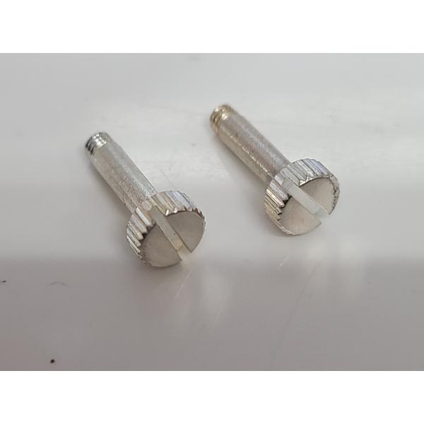 ヤマハの純正パーツです。劣化してしまった軸は、ウォーターキイの変摩耗を促進し、正常な機能を阻害してしまいます。消耗部品は定期的に交換をお勧めします。大概のヤマハトランペットに使用可能なサイズですので、部品劣化に伴うパーツ交換時のグレードアッ...